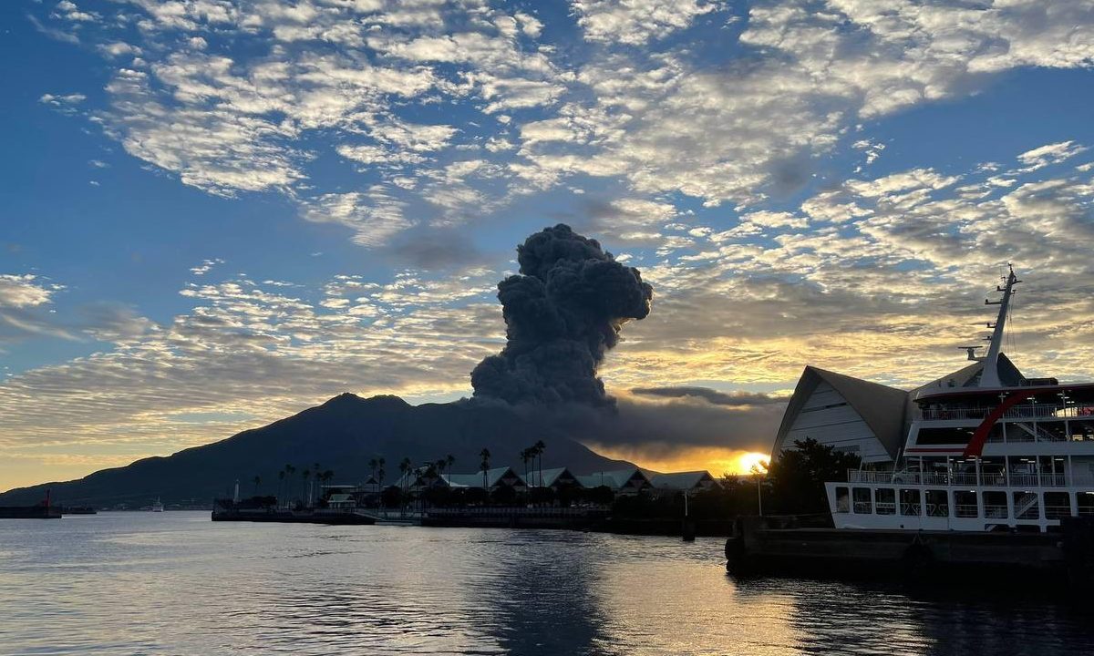 Powerful Eruption Rocks Japan’s Sakurajima Volcano (VIDEO) – Scoop Hub
