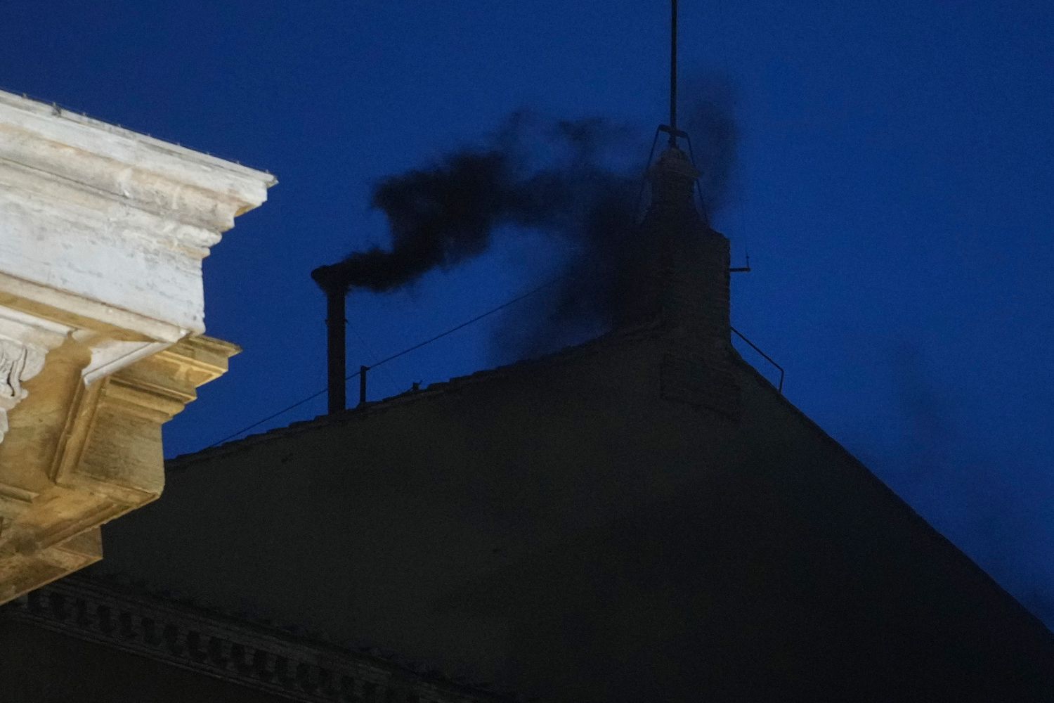 No Pope Yet: Black Smoke Rises from Sistine Chapel After First Conclave Vote – Scoop Hub