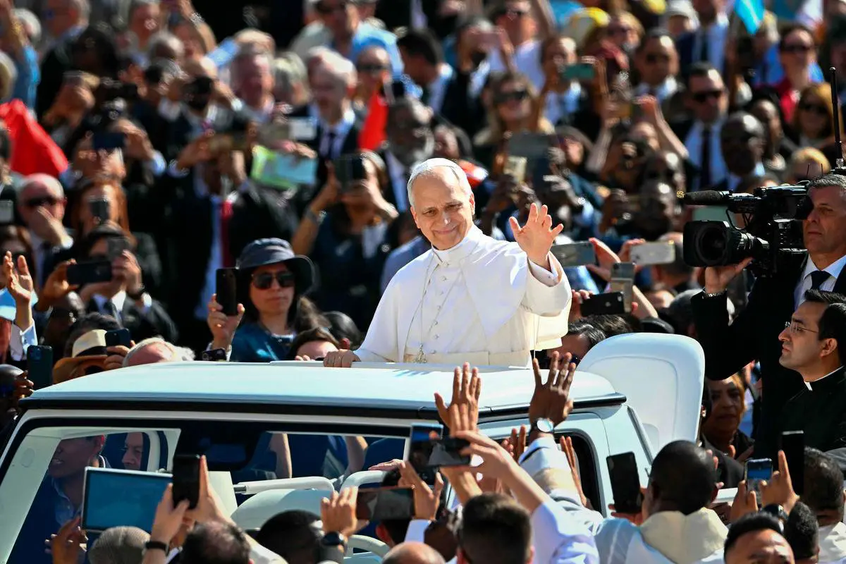 Pope Leo XIV Greets Thousands in Popemobile Ahead of Inaugural Mass ...